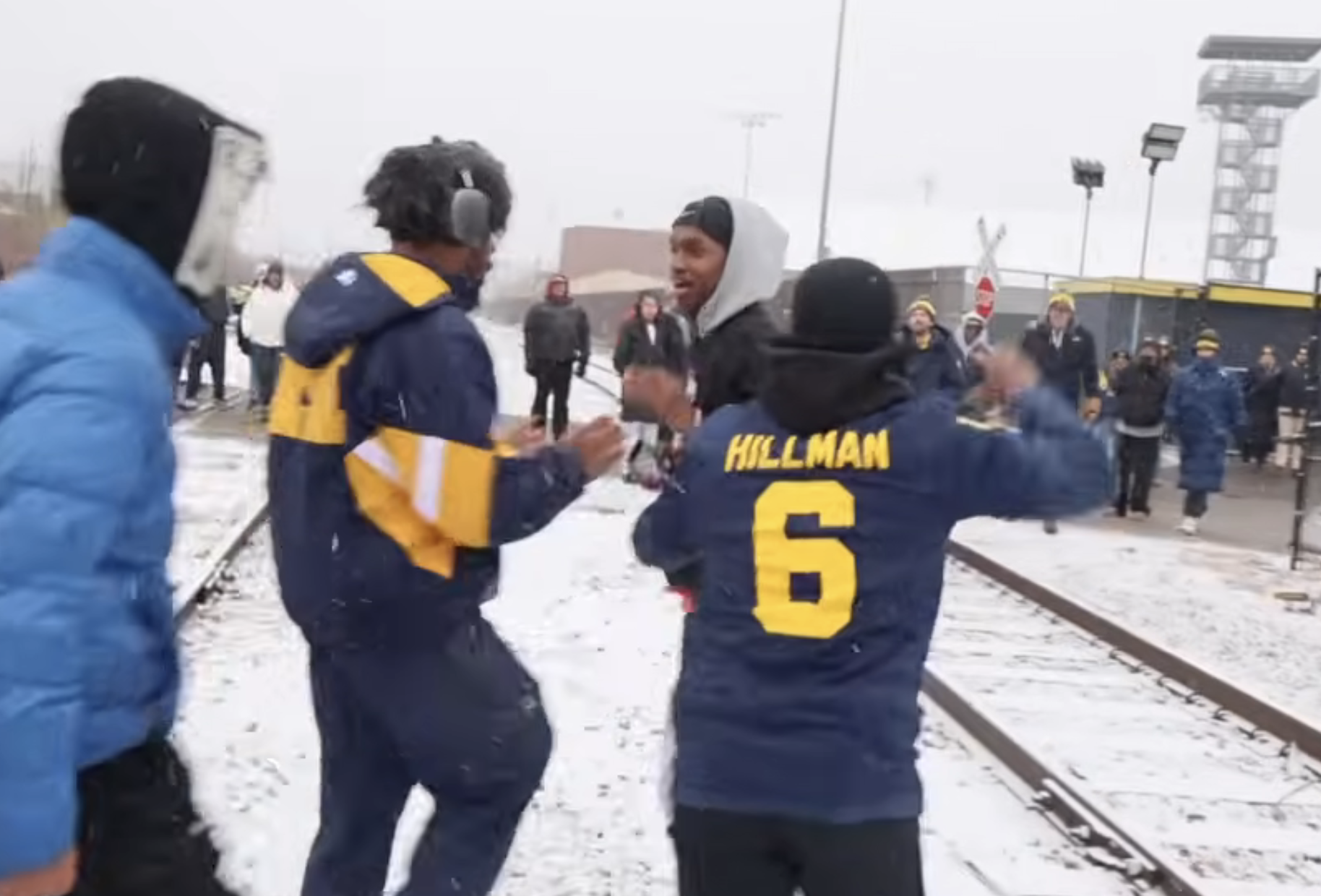Video Seems To Show Michigan Players Fighting Ohio State Streamer After ...